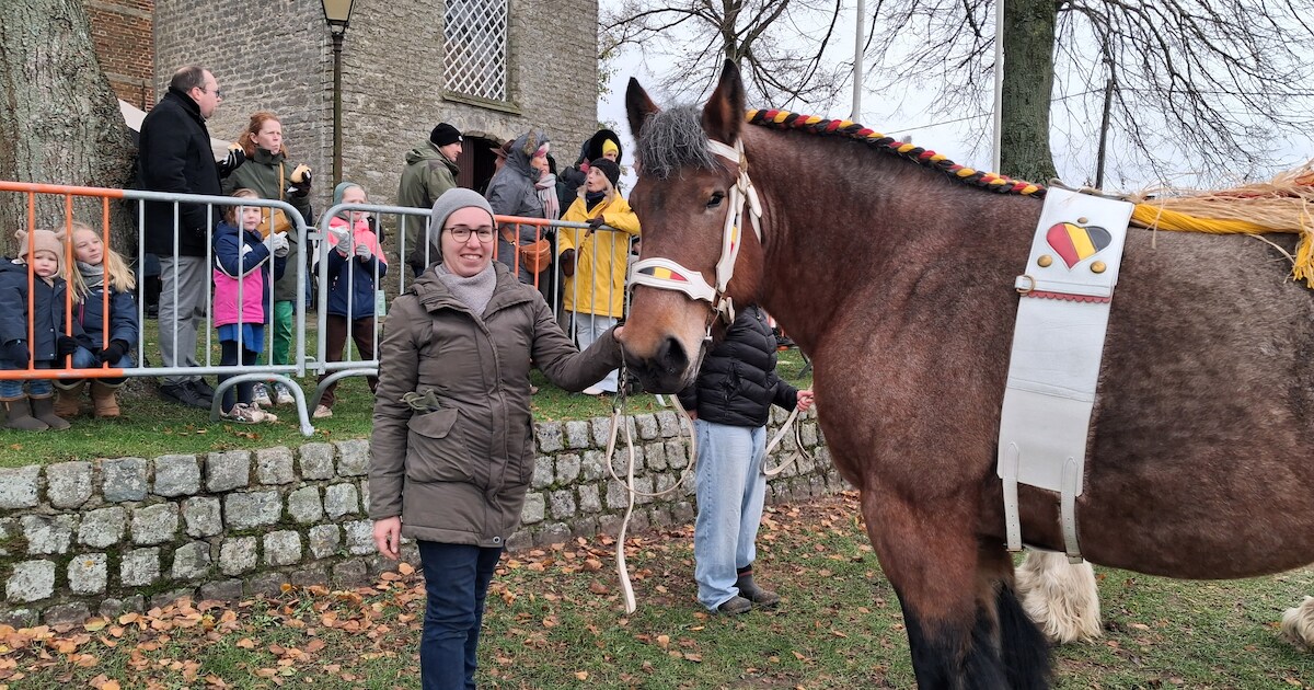 Paarden en tractoren hadden weer heel wat bekijks tijdens jaarlijkse Sint-Elooiviering aan ...