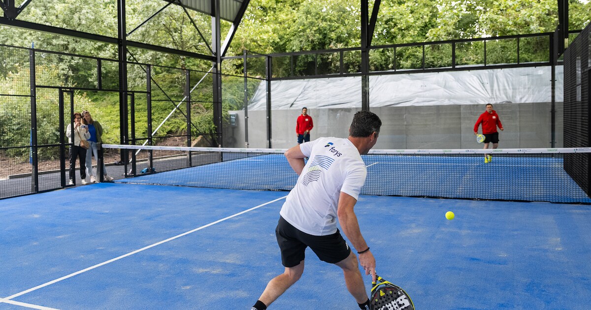 Nu ook drie nieuwe padelvelden aan de Blaarmeersen: “Uurtje spelen kost ...