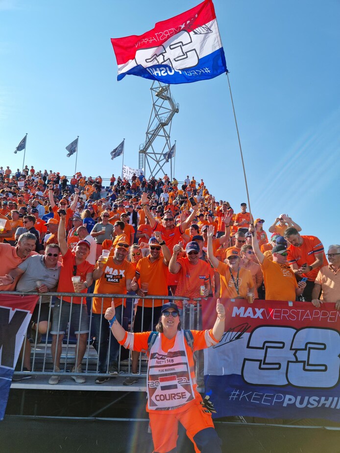 Zeeuwse is het extra paar ogen voor Max Verstappen: ‘Sfeer in Zandvoort ...
