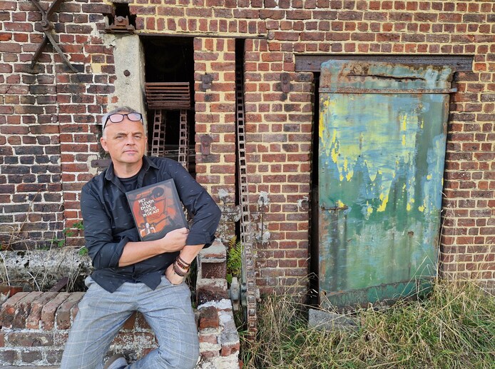 Striptekenaar Ivan (56) steekt 100 jaar oud verhaal van Stijn Streuvels in het nieuw: “Zijn ...