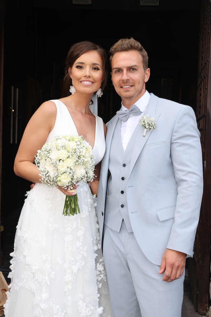 Lissa Lewis is getrouwd met Niels: “In tranen toen mama die mooie tekst voorlas” | Showbizz | hln.be