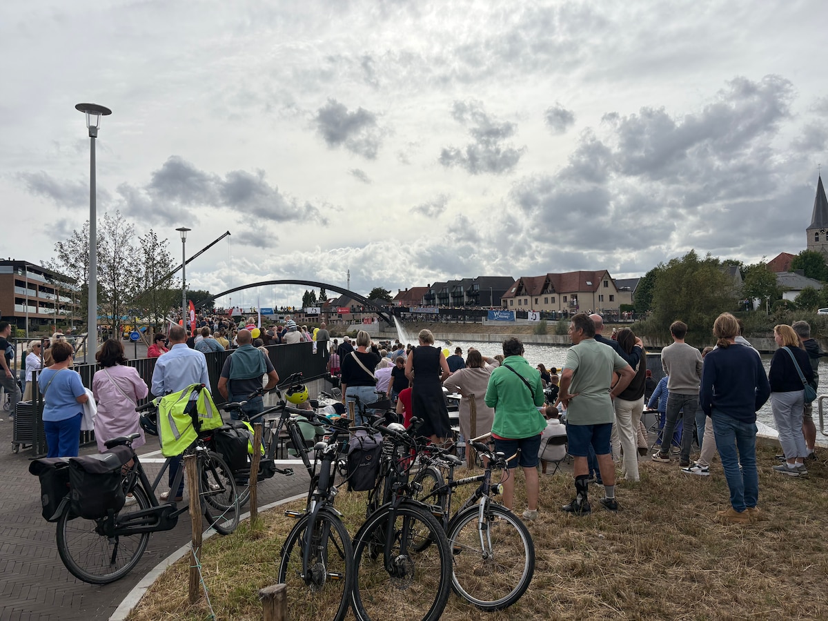 KIJK. Duizenden eendjes én toeschouwers openen feestelijk de nieuwe ...