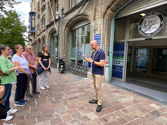 Eerste Flikkenwandeling op de Feesten meteen succes. “Eigenlijk doen we dit om mensen aan te ...