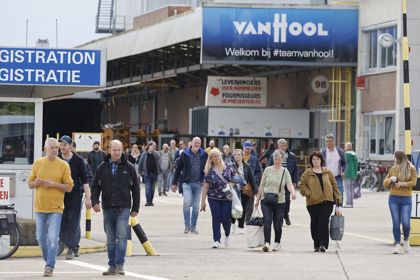 “Wat doen we hier eigenlijk nog?”: personeel Van Hool reageert ...