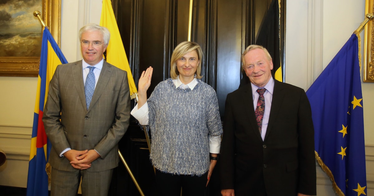 Hilde Crevits legt eed af als nieuwe burgemeester | Regio | HLN.be