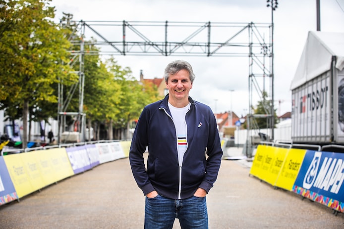 Wielercommentator Renaat Schotte geeft lezing in gemeentehuis | Zelzate ...