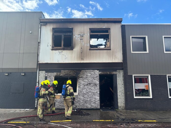Gewonde bij uitslaande woningbrand in Axel, sein ‘brand meester’ gegeven | Lochristi | hln.be