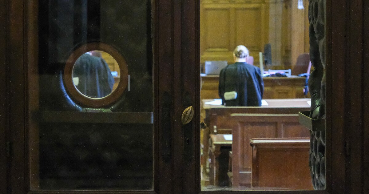 Valmes dreigt tot celstraf(je) te leiden: “Cadeau van een vriend ...