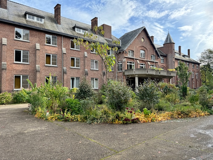 Heemkring van Schilde bezorgt Paters van Scheut riant afscheidscadeau ...