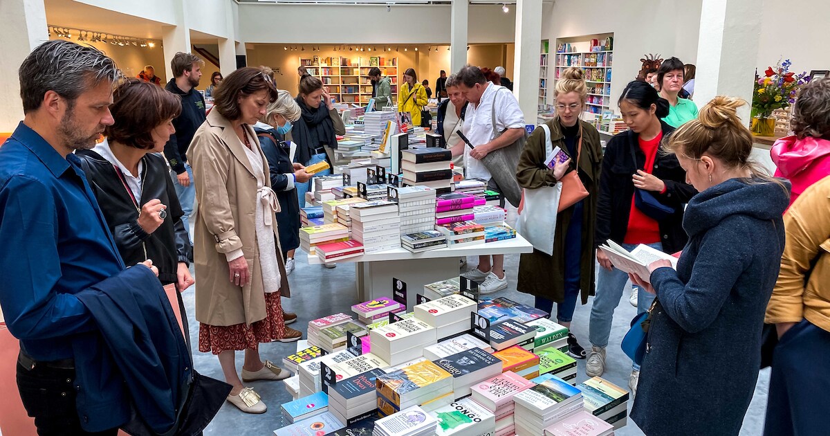 Eerste klanten zijn fan van nieuwe setting boekenwinkel Stad Leest ...