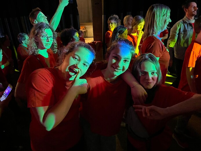 550 leerlingen uit de bol op MEGA-fuif | Lokeren | hln.be