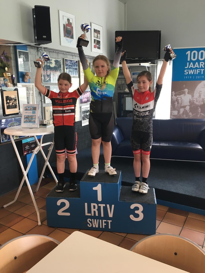 “Ze praatte met Lotte Kopecky over hoe ze zelfs van de jongens wint”: ze is pas 8 jaar oud, maar ...