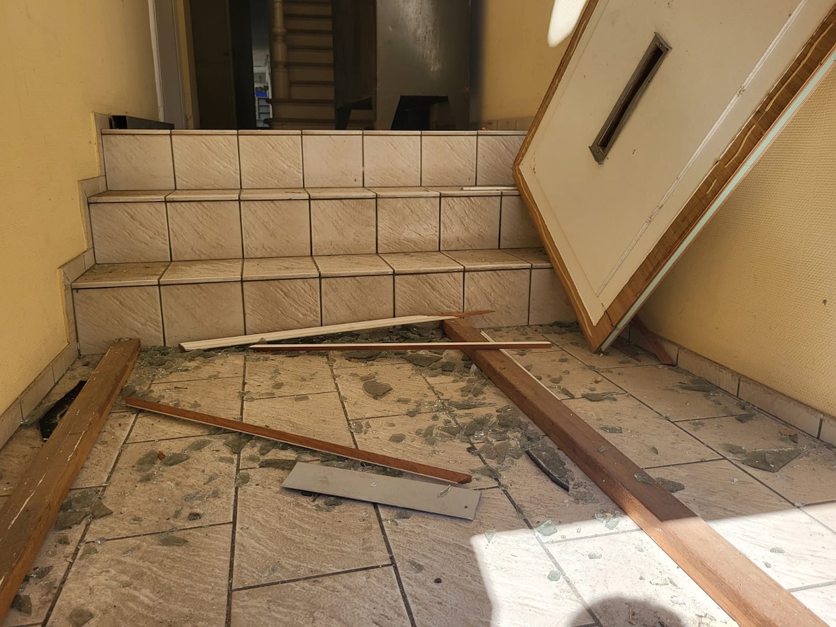 Gerichte explosie beschadigt bedrijf van rijke familie in Schaarbeek ...