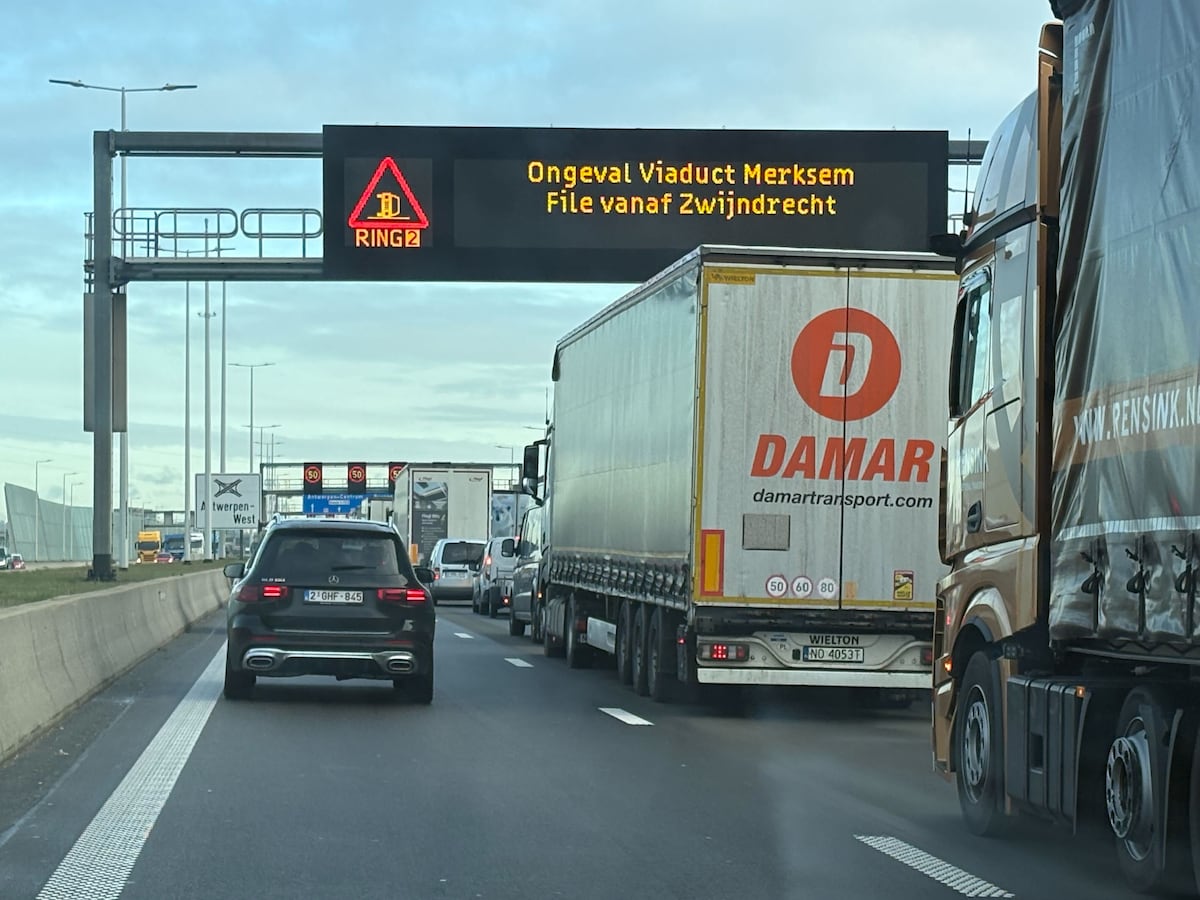 Meerdere ongevallen veroorzaken zware verkeersdrukte in en rond ...