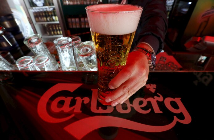 Carlsberg verkoopt minder bier (door slecht weer) | Economie | hln.be