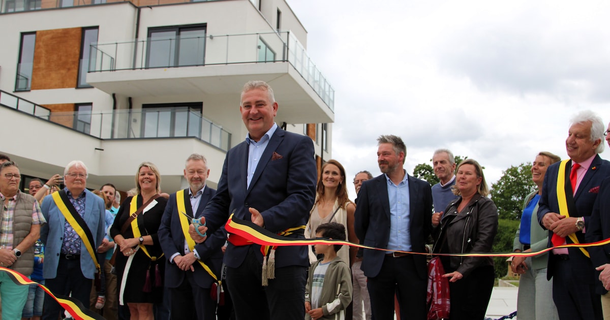 Nieuw gemeenteplein en feestzaal in Drogenbos ingehuldigd: “Een grote ...