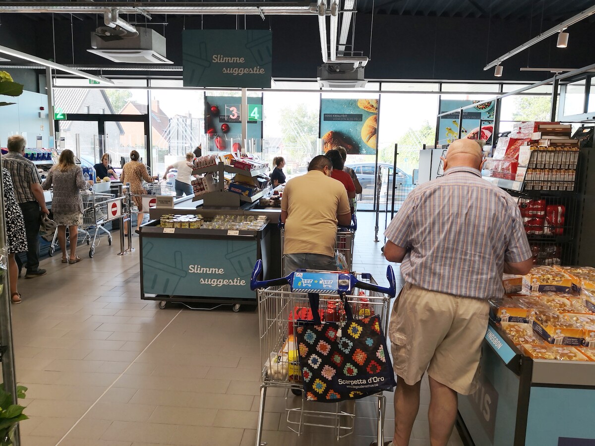 NET OPEN. Vernieuwde Aldi is terug open: “Veel meer beleving, licht en ruimte” | Foto | hln.be