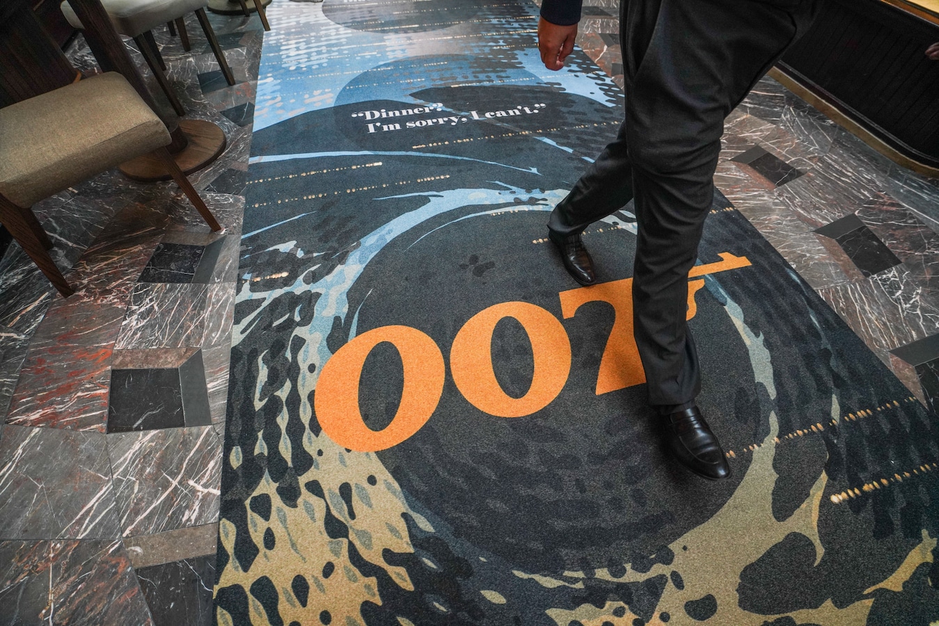 Joe Caroff (103), maker van iconisch 007-logo, overleden: designer ...