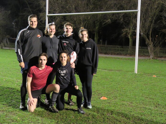 De familie rugby: zes Goethalsen op het veld van Roeselaarse rugbyclub ...
