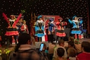 IN BEELD. Sinterklaas ontmoet brave kinderen op Pietenfestival in Sint ...