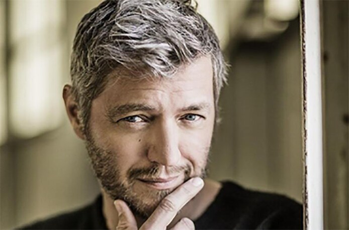 Kürt Rogiers boos nadat wielertoerist dochtertje bijna van de weg maait ...