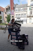 Andy Peelman tapt en stapelt voor Ninoofs café Gambrinus tijdens Duvel ...