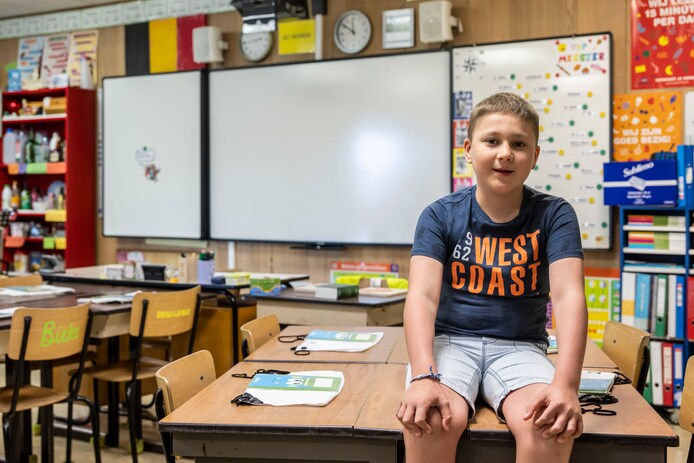Na jaar vechten tegen leukemie mag Kyann (9) weer naar school: “Eerste ...