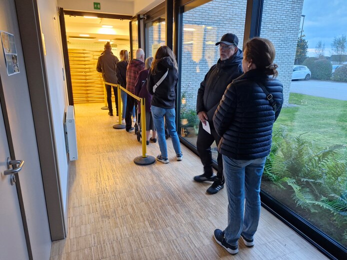 Wel wachtrijen aan Lichterveldse stembureaus: “Ik denk dat het wel eens ...