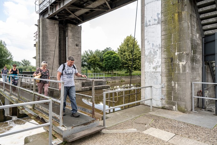 Bouw nieuwe fiets- en wandelbrug over de Dender op schema: Aanbesteding van project loopt ...
