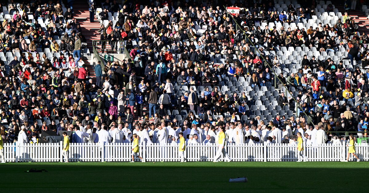 Tienduizenden mensen verzamelen in Koning Boudewijnstadion voor ...