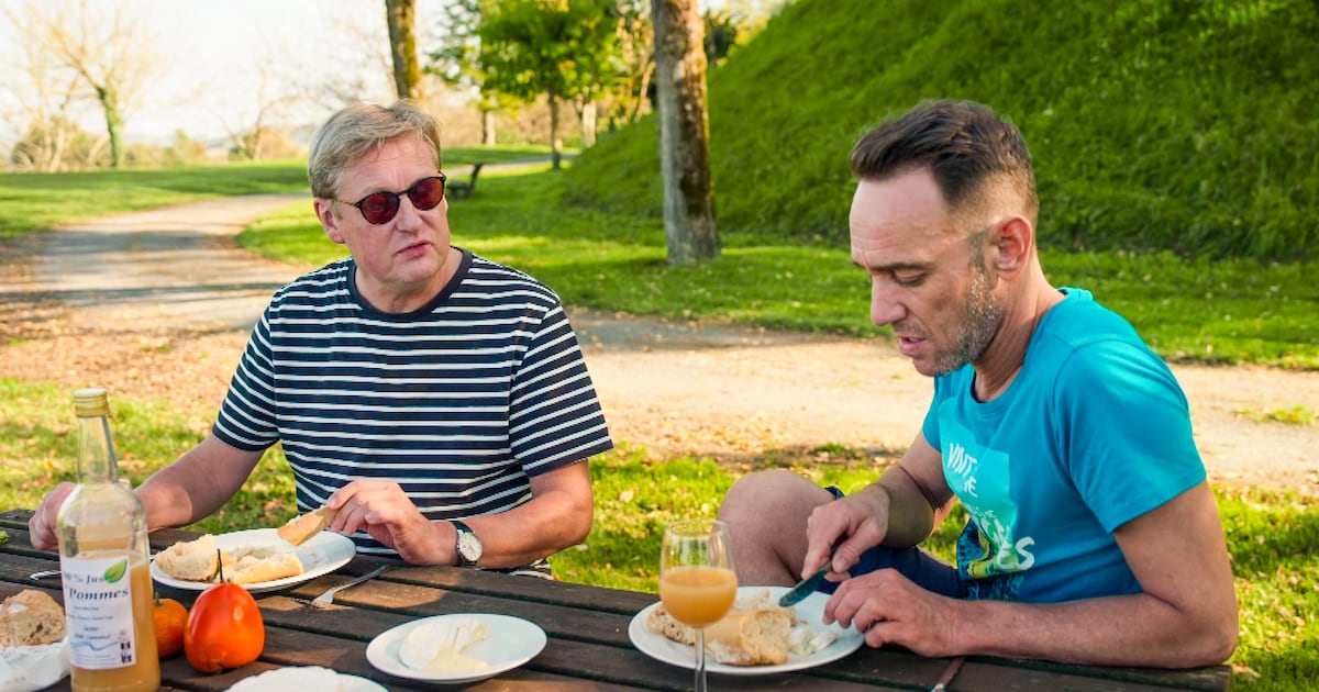 Joeri (45) uit Eeklo maakt entree in ‘B&B Zoekt Lief’: “Wrijving en ...