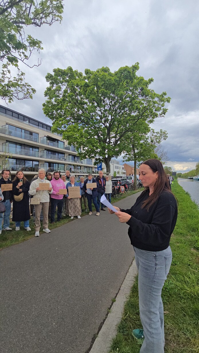 Groen protesteert tevergeefs tegen kap van vijf bomen voor aanleg van ...