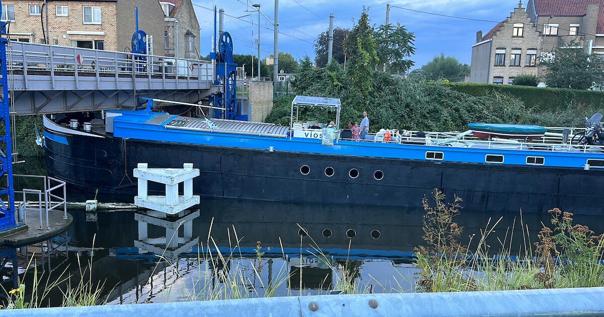 Hoe kwam binnenschip vast te zitten onder spoorwegbrug?: “Het onderzoek ...