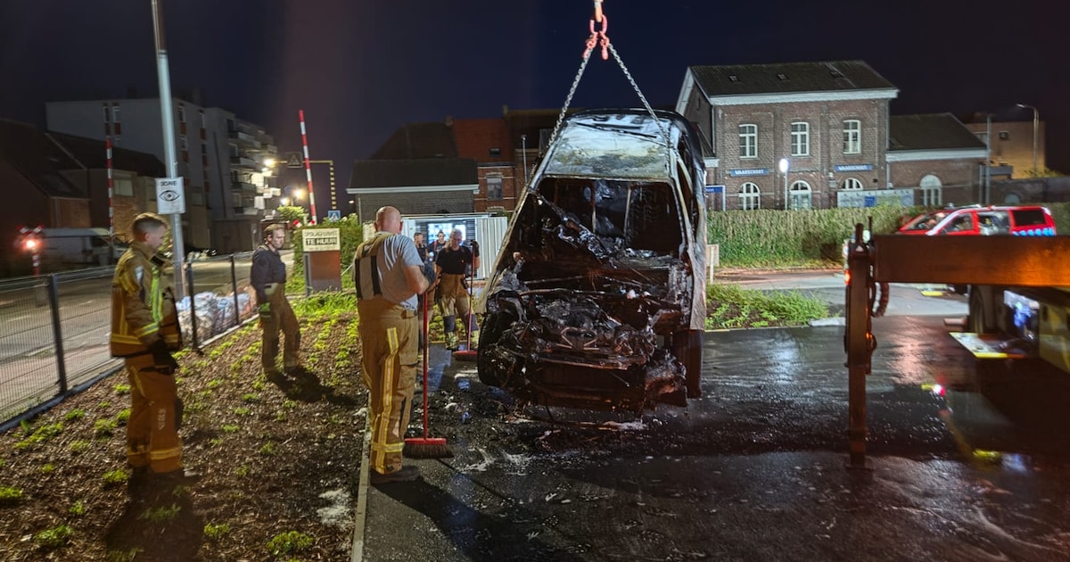 Wagen in brand gestoken in Waarschoot: politie opent onderzoek | Regio ...