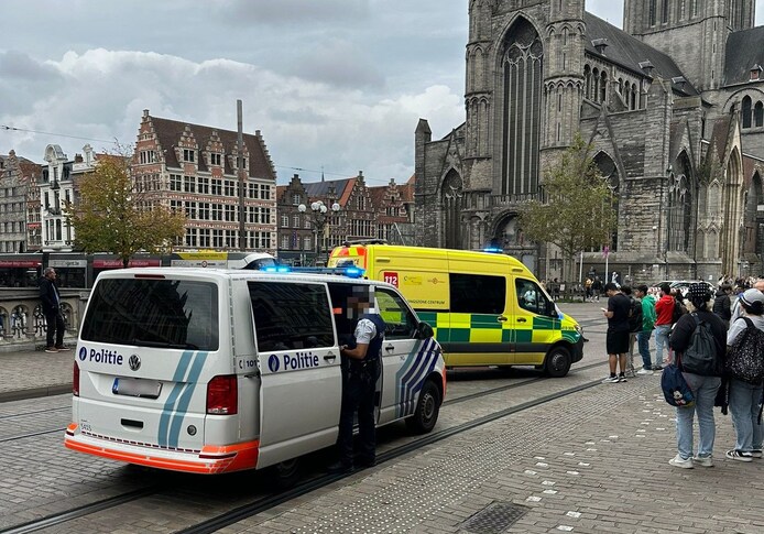 Jongeman op step aangereden door taxi in centrum van Gent: slachtoffer ...