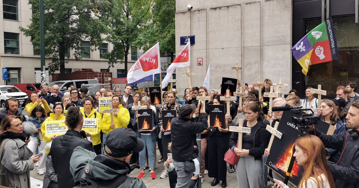 Sensoa protesteert aan Amerikaanse ambassade tegen vernietiging ...