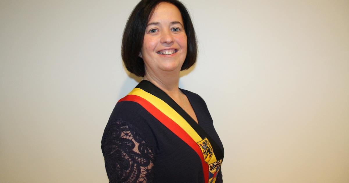 Burgemeester Karolien Damman herstelt na operatie aan hernia: “Heel ...