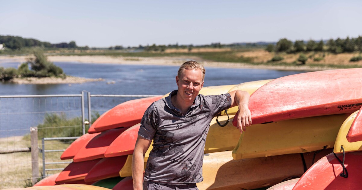 Ondanks laag water wél kajakken mogelijk op de Maas: “Niet ...