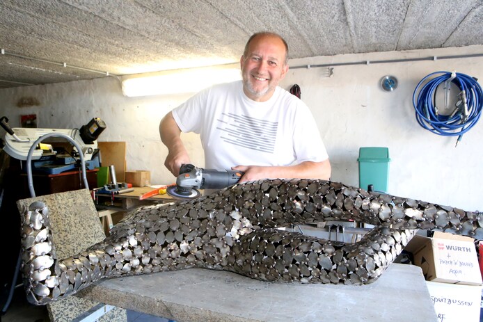 Kunstenaar Karel Hadermann stelt tentoon in gemeentehuis | Schelle | hln.be