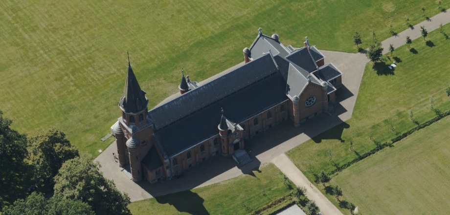 De uitvaart moet haar laatste ‘show’ worden: Johan Verstreken leidt ...