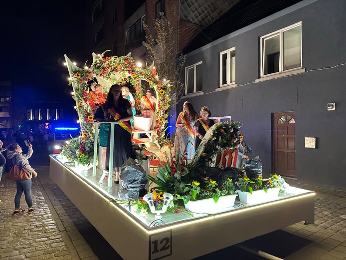 Lichtstoet trekt voor 100ste keer door Ledeberg, maar nieuwe Miss is dit jaar niet verkozen ...