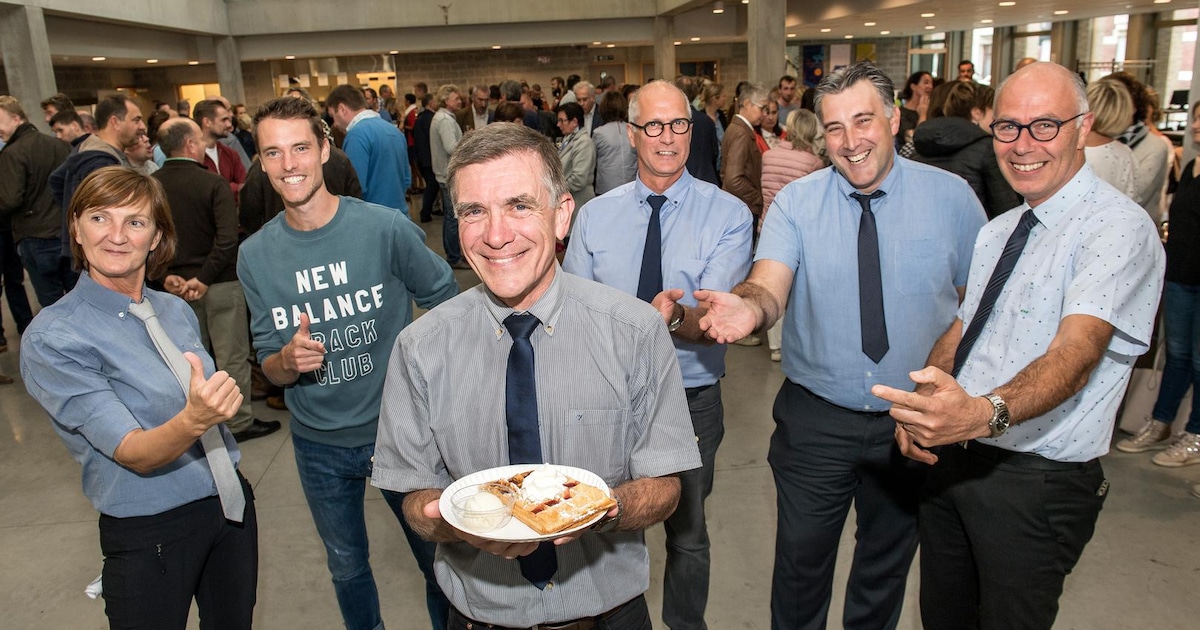 Collega's zwaaien VTI-directeur Chris Bogaert uit na 32 jaar ...