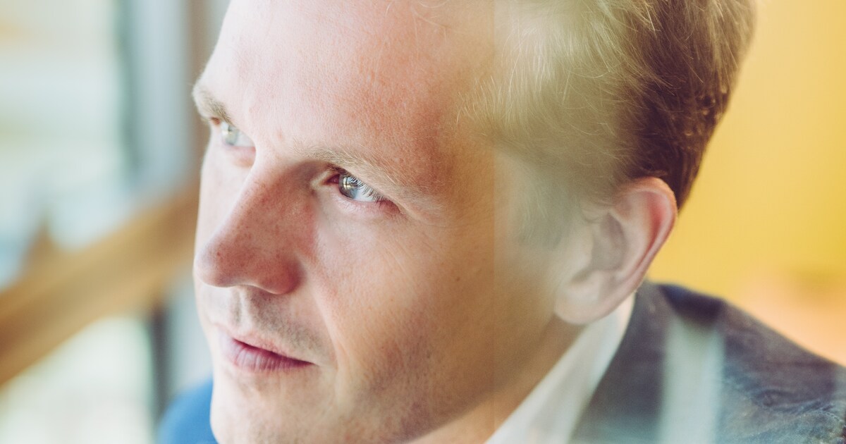 Servaas Bingé scoort met nieuw voedingsboek: “8 uur eten en 16 uur ...