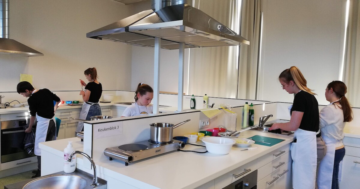 Lichterveldse Middenschool neemt nieuwe leskeuken in gebruik | Regio ...