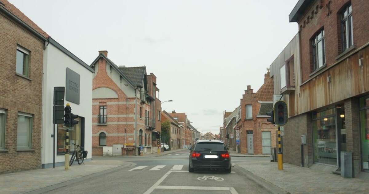 Verkeerslichten op kruispunt worden vervangen: “Defect niet meer te herstellen” | Langemark ...