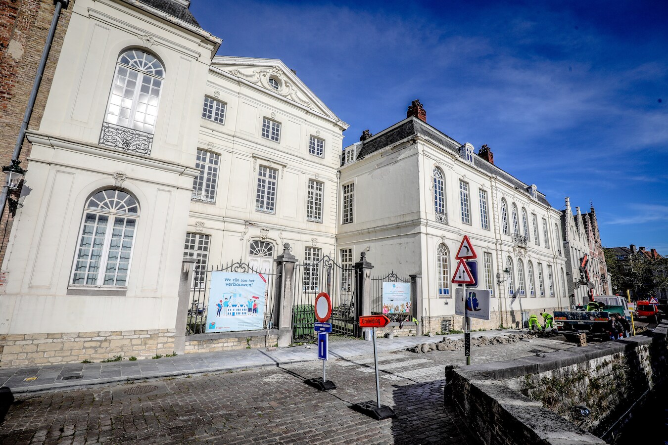 Voor 4,4 miljoen euro is historische schoolsite aan Spiegelrei van u ...