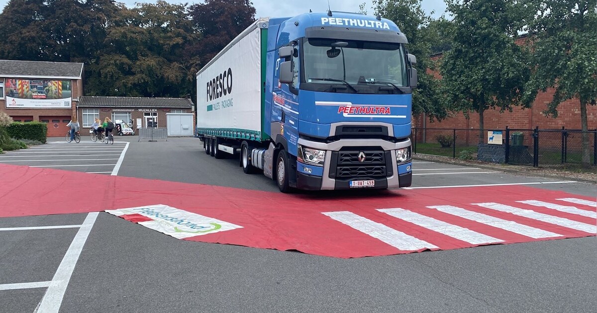 Zelf zien hoe groot dode hoek is voor truckers? Stap eens in camion op ...