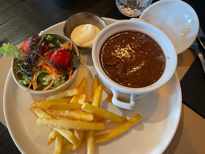 RESTOTIP. Brasserie deVos van Kristof en Anissa: “Vlaamse kost en grillgerechten met zicht op ...