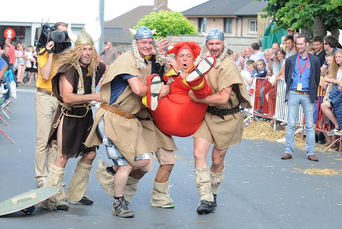 Luc (61) is Pittems Zotteke voor het leven: “Dat narrenpak laat me ...