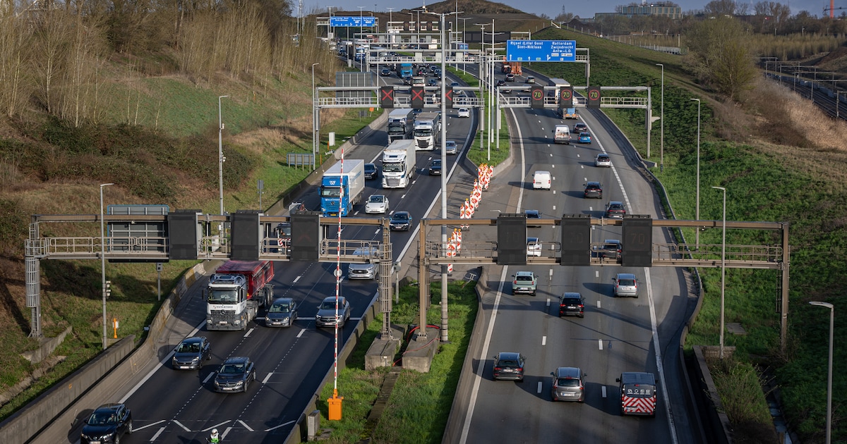 Uur file op Antwerpse Ring richting Nederland door ongeval in Berchem ...